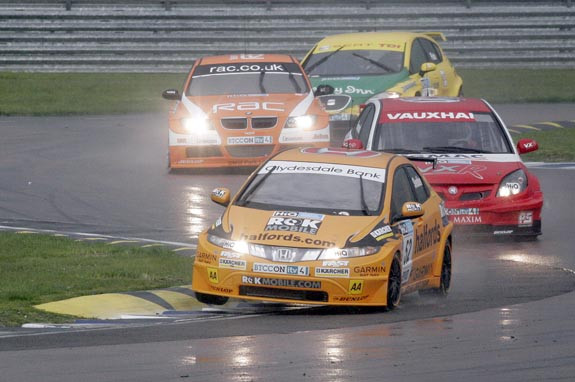 Flash dedicates win to Leslie – TouringCarTimes