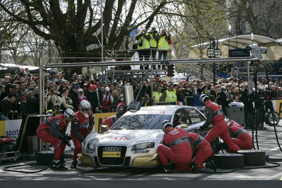200.000 fans at DTM presentation – TouringCarTimes