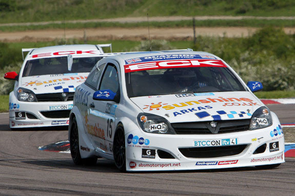 Two Finishes for Martyn Bell at Thruxton – TouringCarTimes