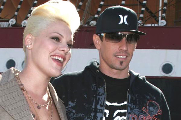 Pink, Hart attend V8 Test – TouringCarTimes