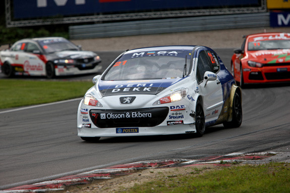 Stureson inherits win after big crash – TouringCarTimes