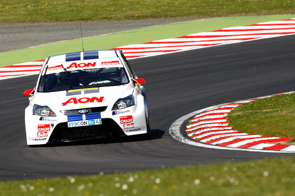 Team Aon gets reined in from Oulton Park – TouringCarTimes