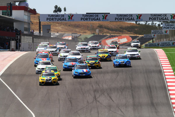 Tiago Monteiro wins home race in Portugal – TouringCarTimes