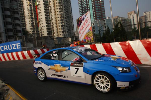 Huff continues to set the pace at Macau – TouringCarTimes