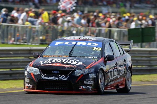 Webb takes shock win as title leaders crash out of lead – TouringCarTimes