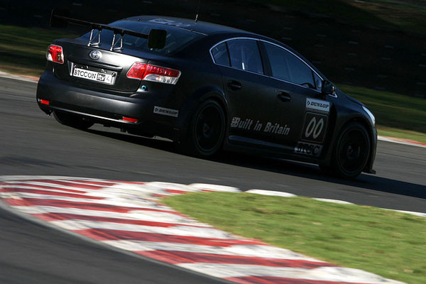 NGTC Toyota and Pirtek Vauxhall testing at Brands – TouringCarTimes