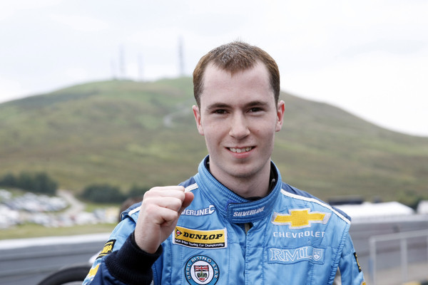 RML keeps Alex MacDowall for 2011 – TouringCarTimes