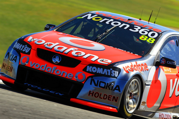 Whincup extends championship lead with race 3 win – TouringCarTimes