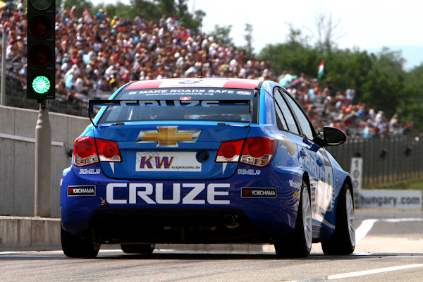 Alain Menu gets brand new car for Brno – TouringCarTimes