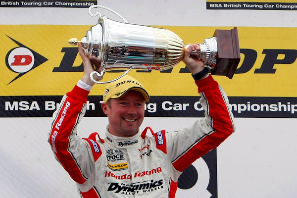 Gordon Shedden keeps within one point after Croft - TouringCarTimes