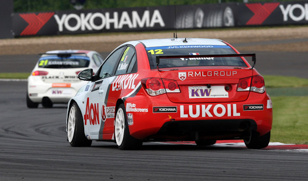 Yvan Muller claims pole in rain-hit qualifying in Moscow – TouringCarTimes