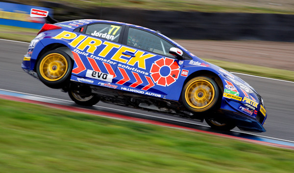Andrew Jordan takes Knockhill race three victory – TouringCarTimes