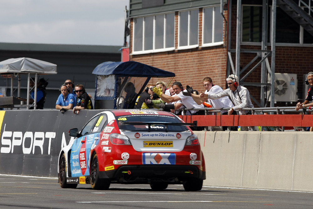 Jason Plato dominates first Snetterton race – TouringCarTimes