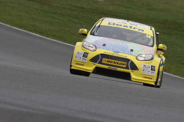 Alex Martin fights through the pain barrier on debut – TouringCarTimes