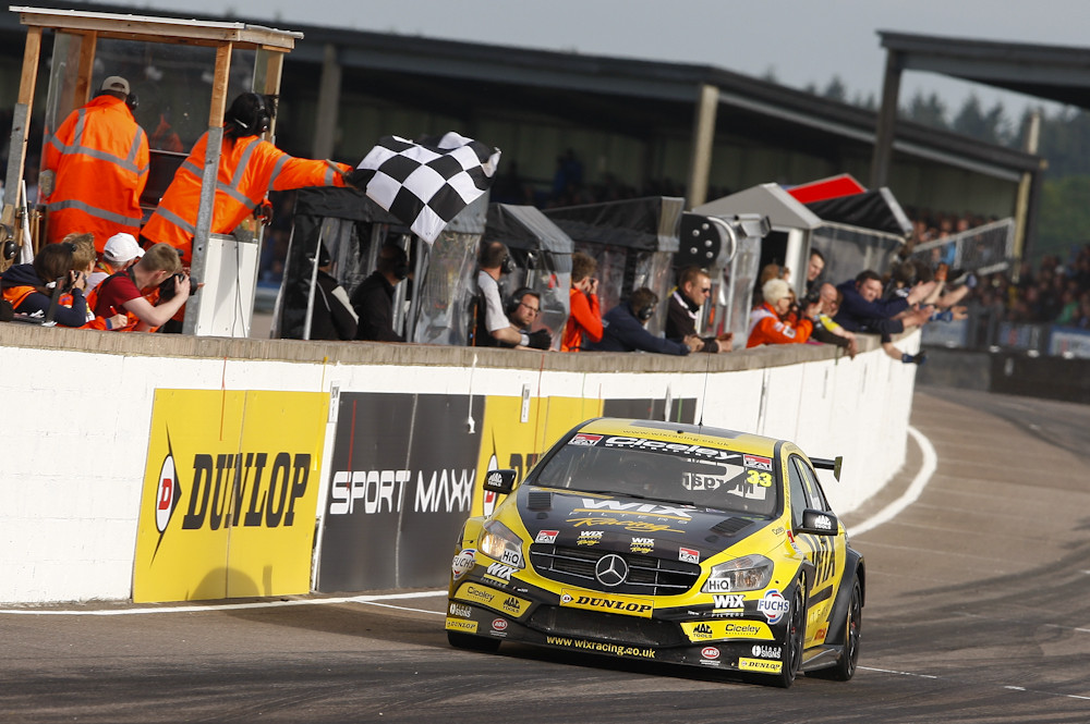 Adam Morgan dominates final race at Thruxton – TouringCarTimes