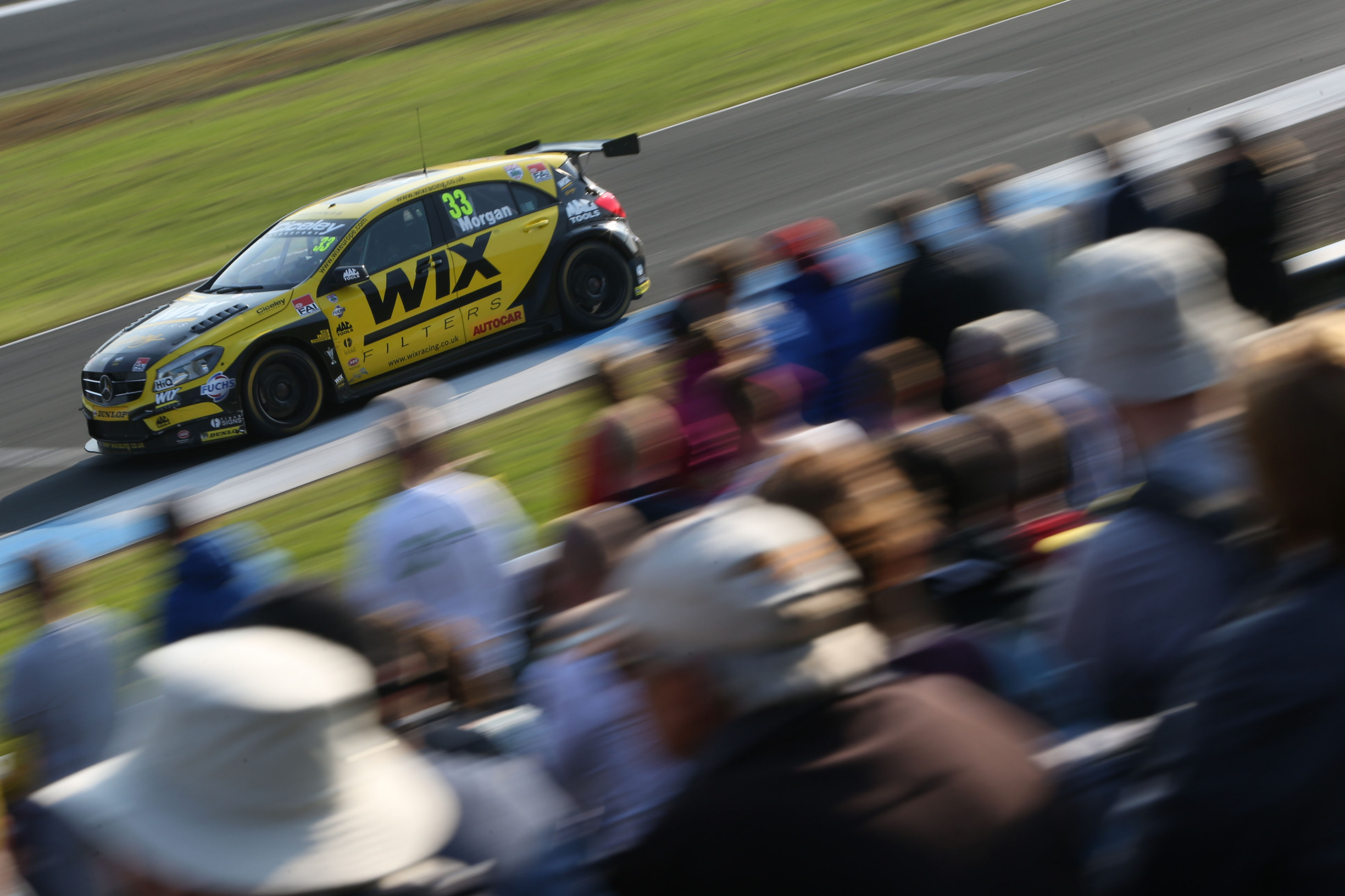“Lesson learnt” for Adam Morgan after Matt Neal steals Knockhill ...