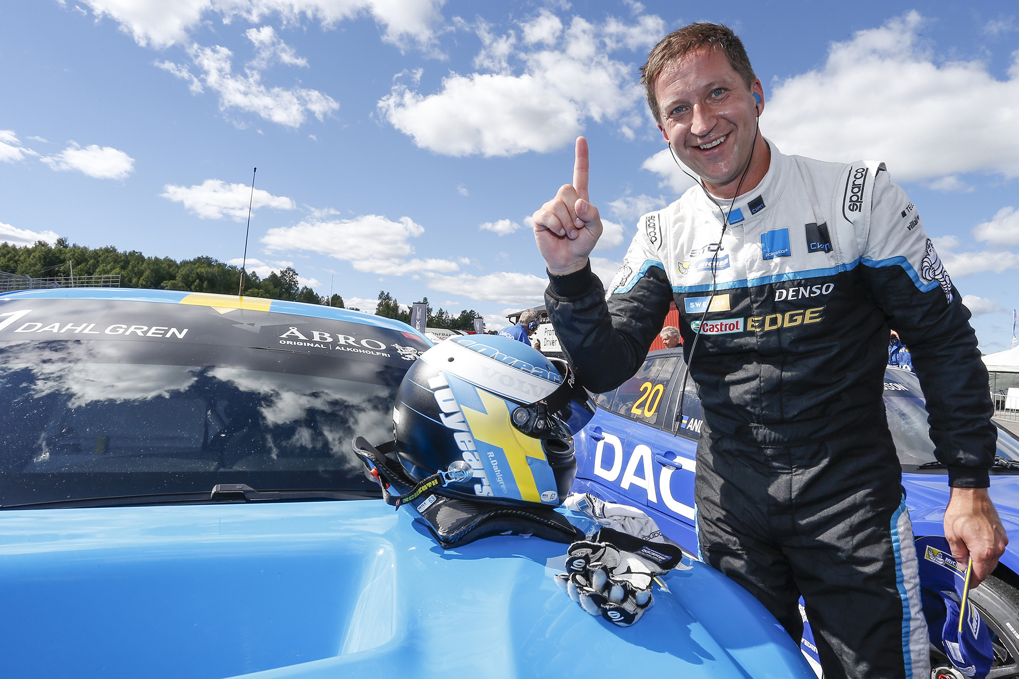 From hospital to victory for Robert Dahlgren – TouringCarTimes