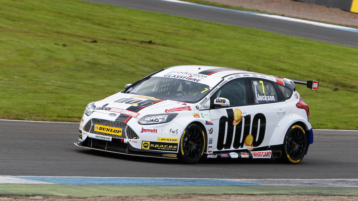 Mat Jackson puts on race-long fight in Knockhill Race 3 to take fourth ...
