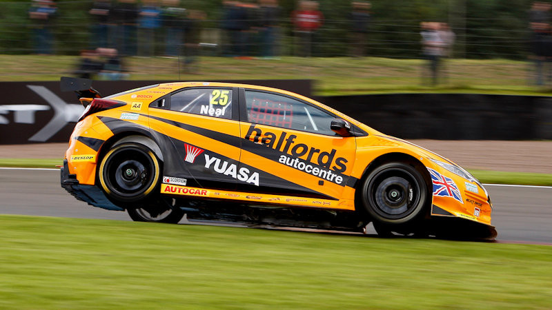 Matt Neal scores Race 2 win in epic Knockhill race – TouringCarTimes