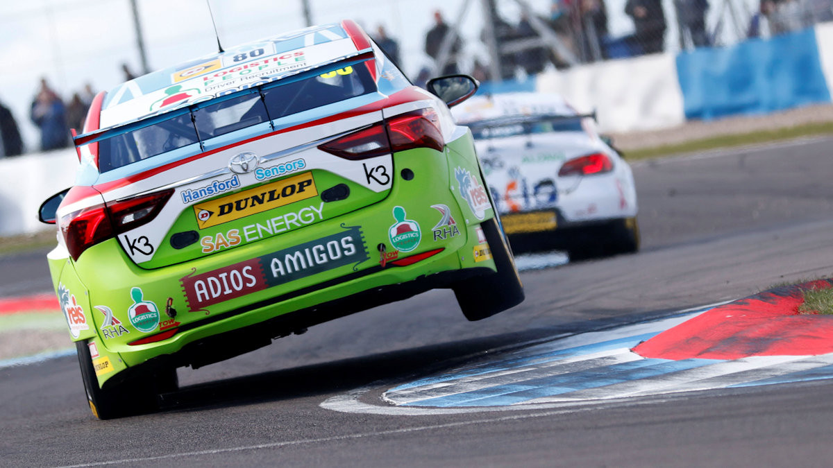 Tom Ingram wins dramatic second race at Donington Park – TouringCarTimes