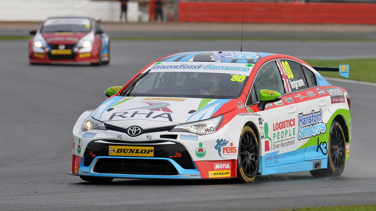 Tom Ingram tops FP2 at Silverstone while three drivers are black ...