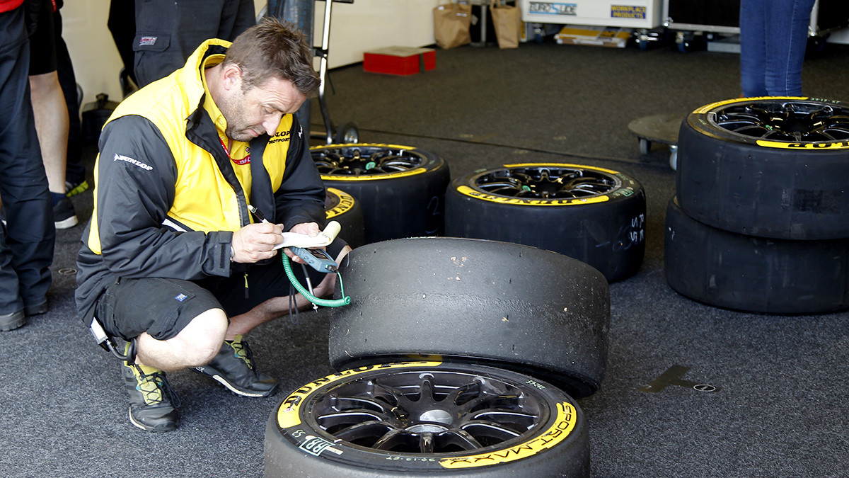 Majority of the field opt to run the hard tyres in Race 3 at ...