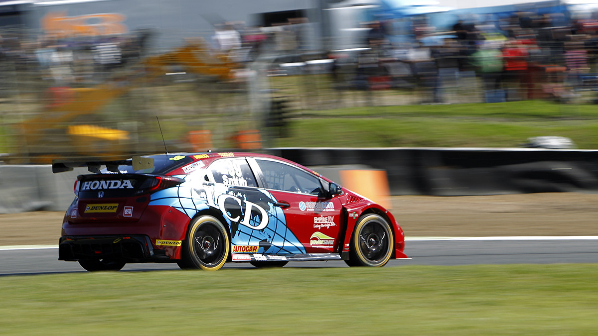 Brett Smith leads Eurotech team-mate Jack Goff in second practice ...