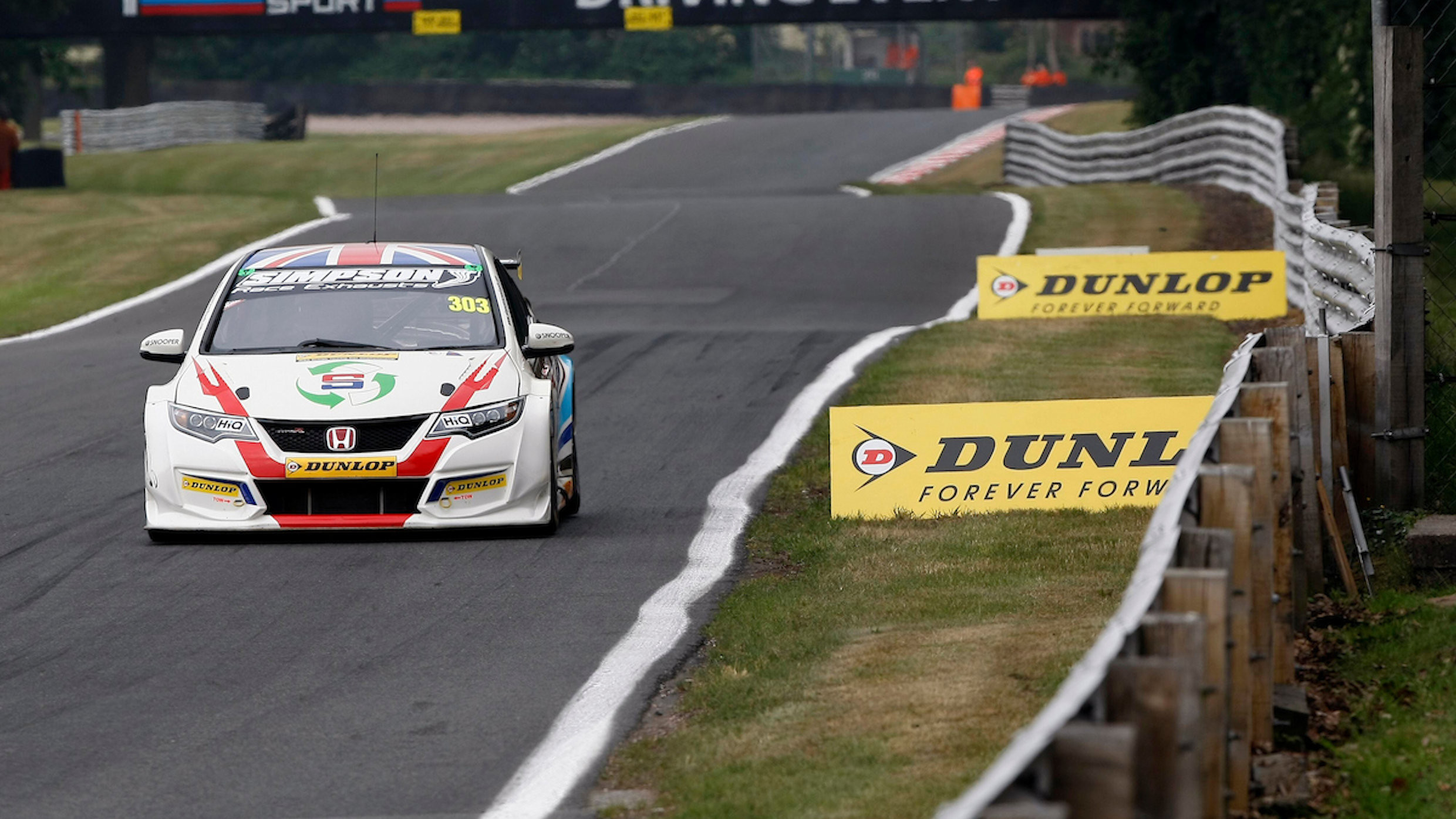 Matt Simpson takes his first BTCC victory at Oulton Park – TouringCarTimes