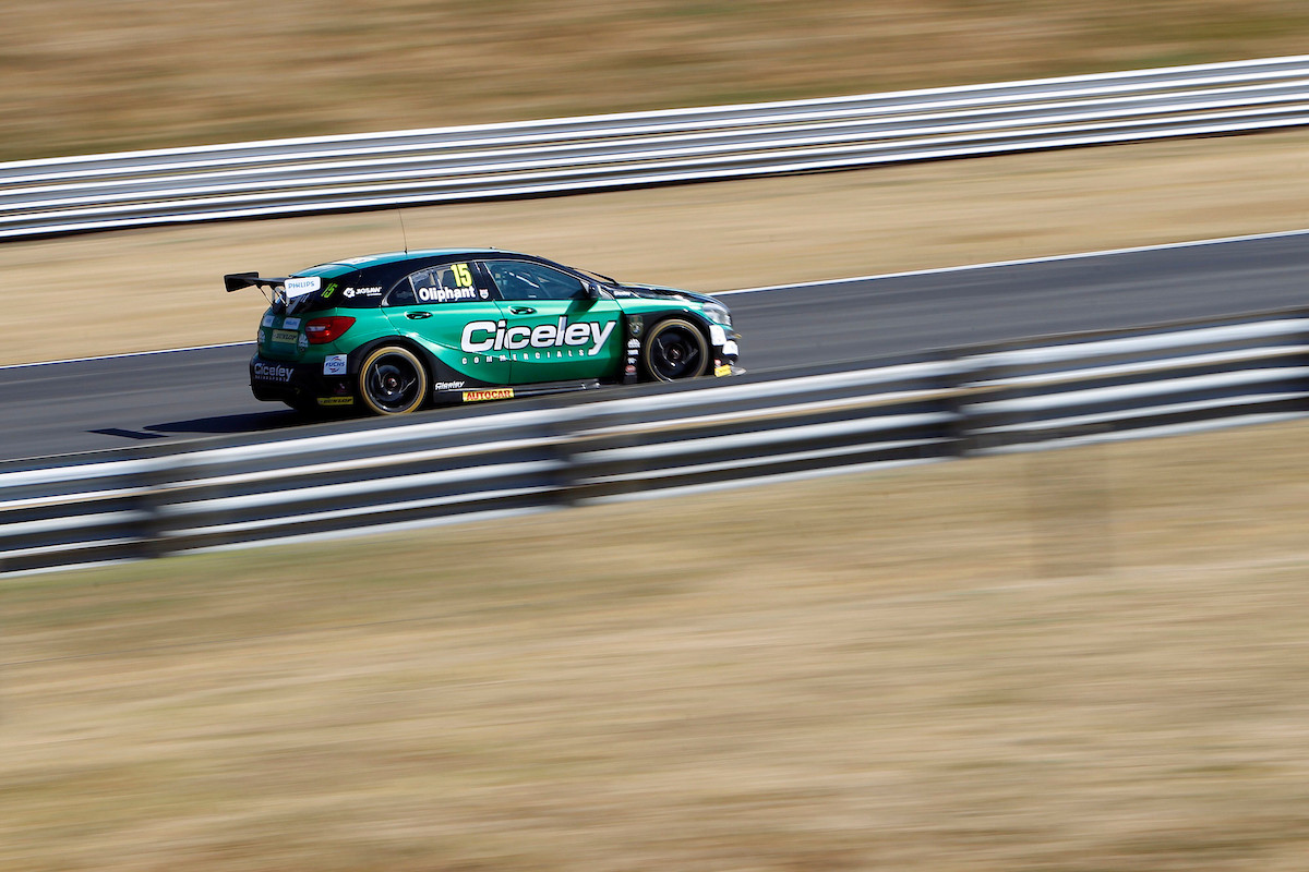 Tom Oliphant happy despite Diamond Double “carnage” – TouringCarTimes