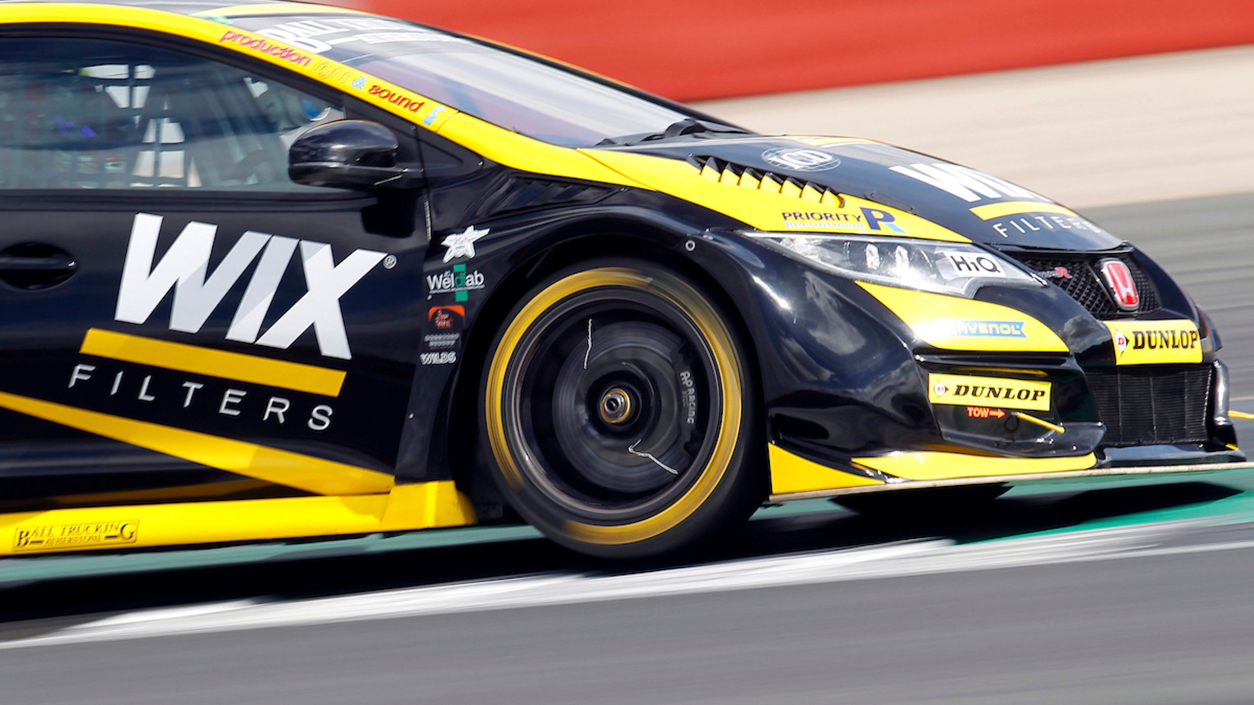 Mixed strategy all round on hard option tyre at Silverstone ...