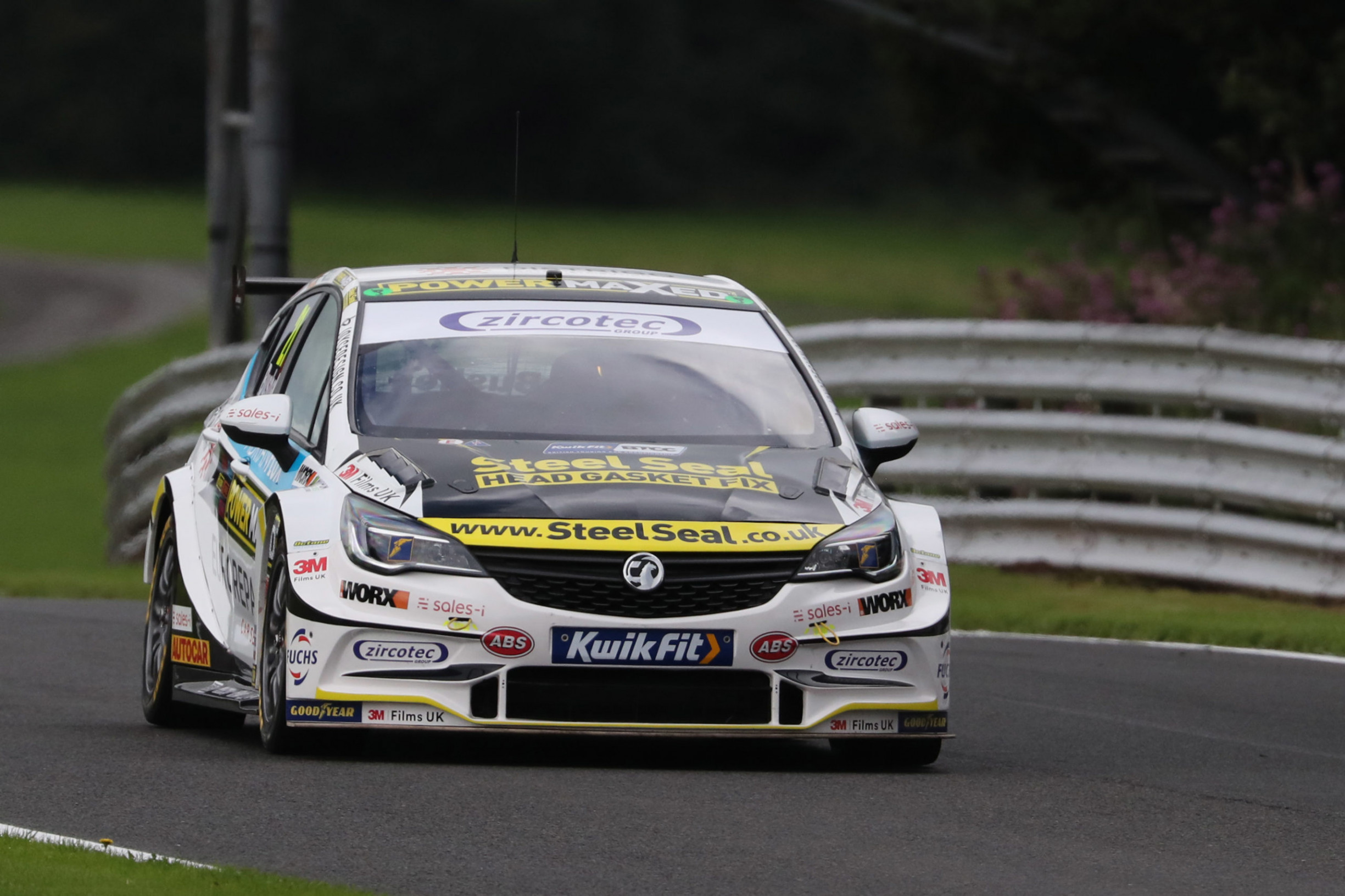 Mike Bushell tops opening practice ahead of BTCC return – TouringCarTimes