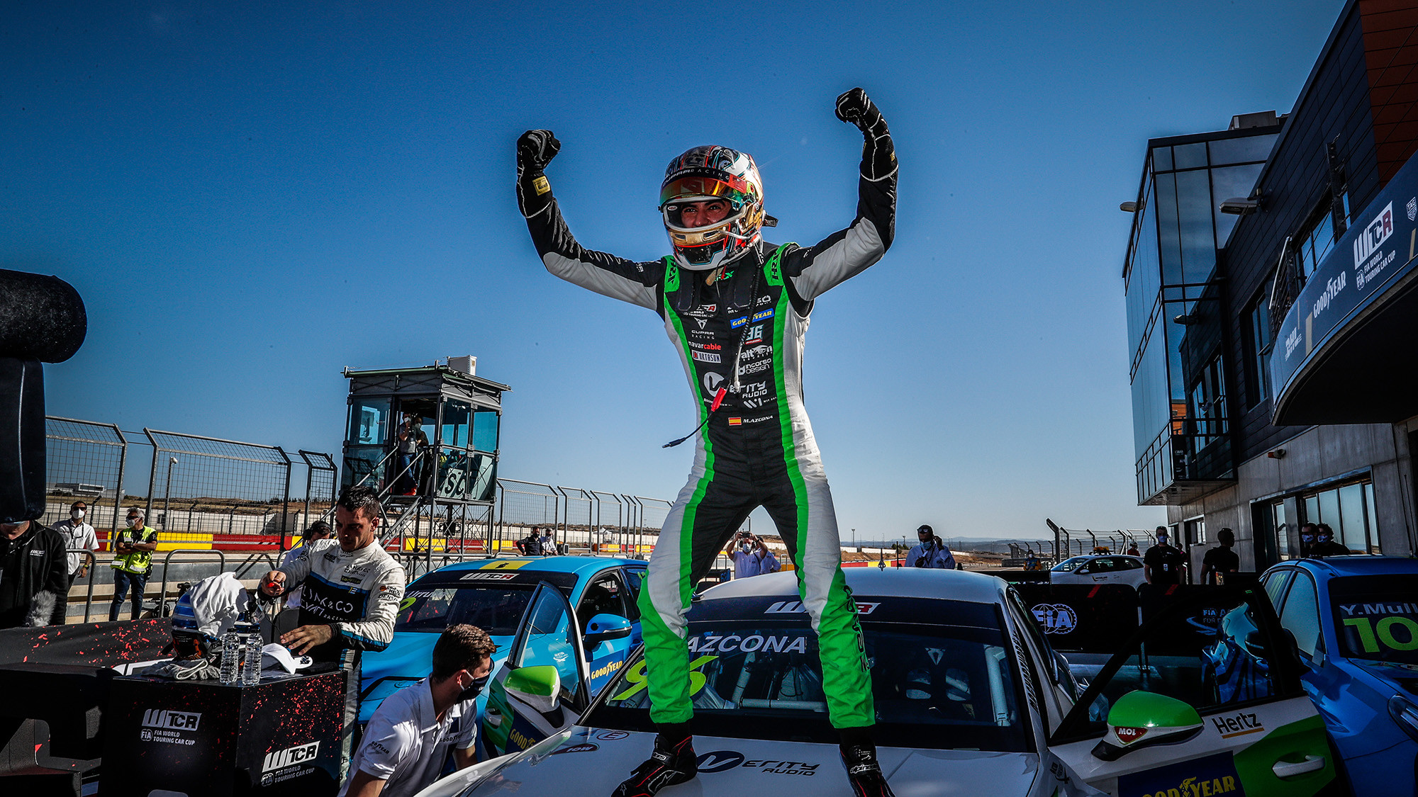 Mikel Azcona labels home race win in Spain “incredible” – TouringCarTimes