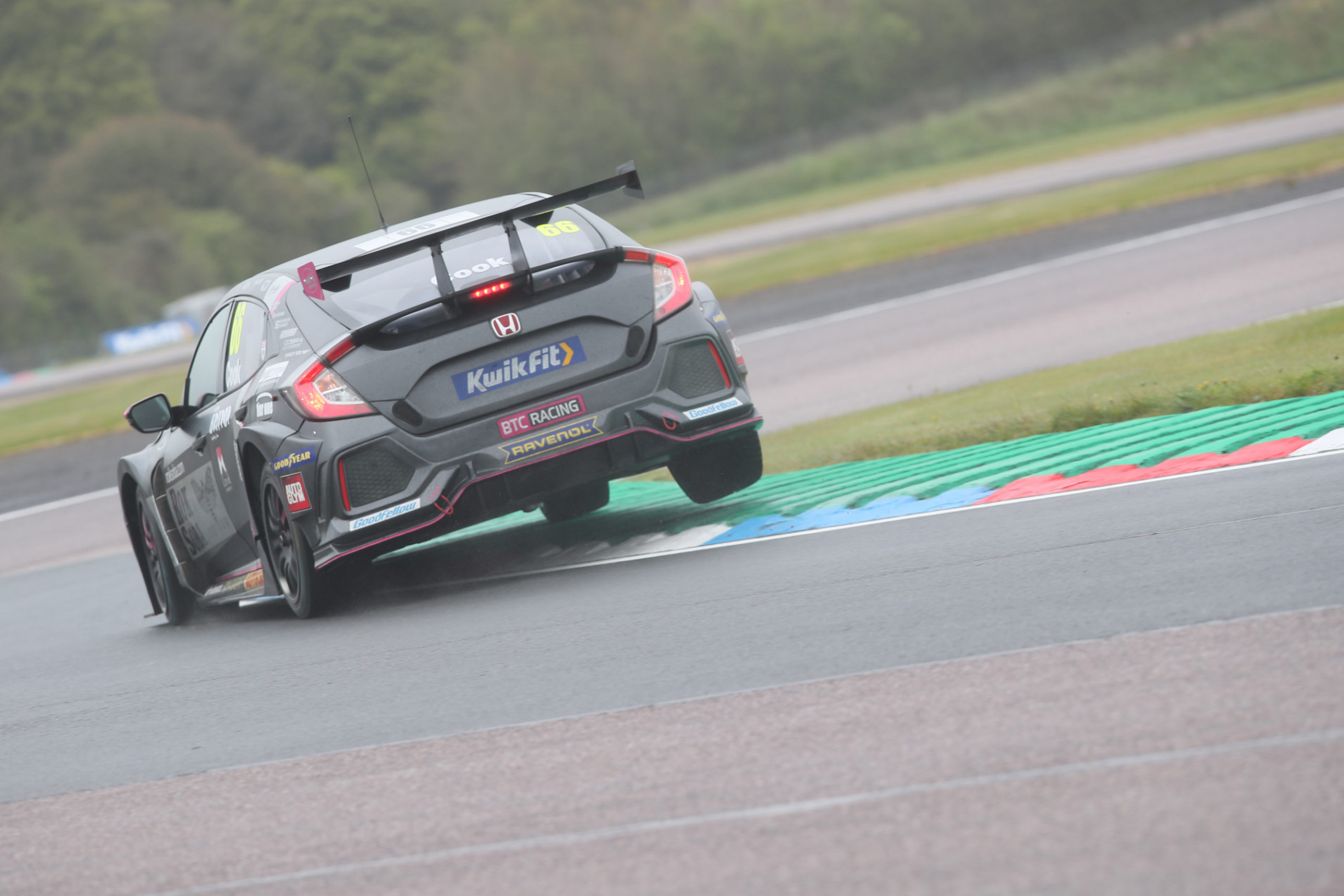 Josh Cooks adds to Thruxton win tally in season opener – TouringCarTimes