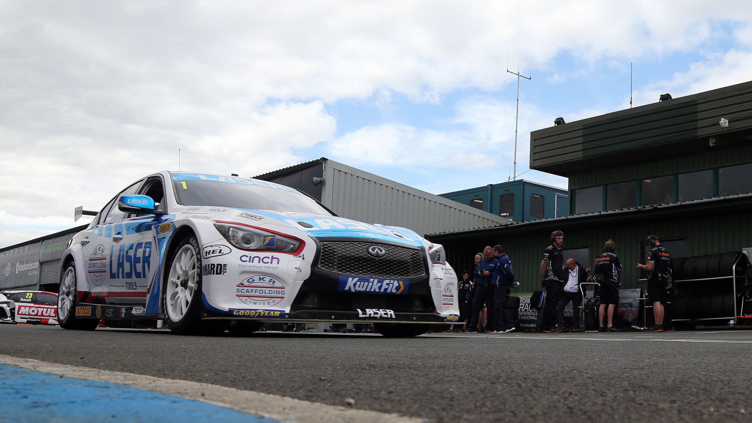 Ash Sutton secures late victory in race two – TouringCarTimes