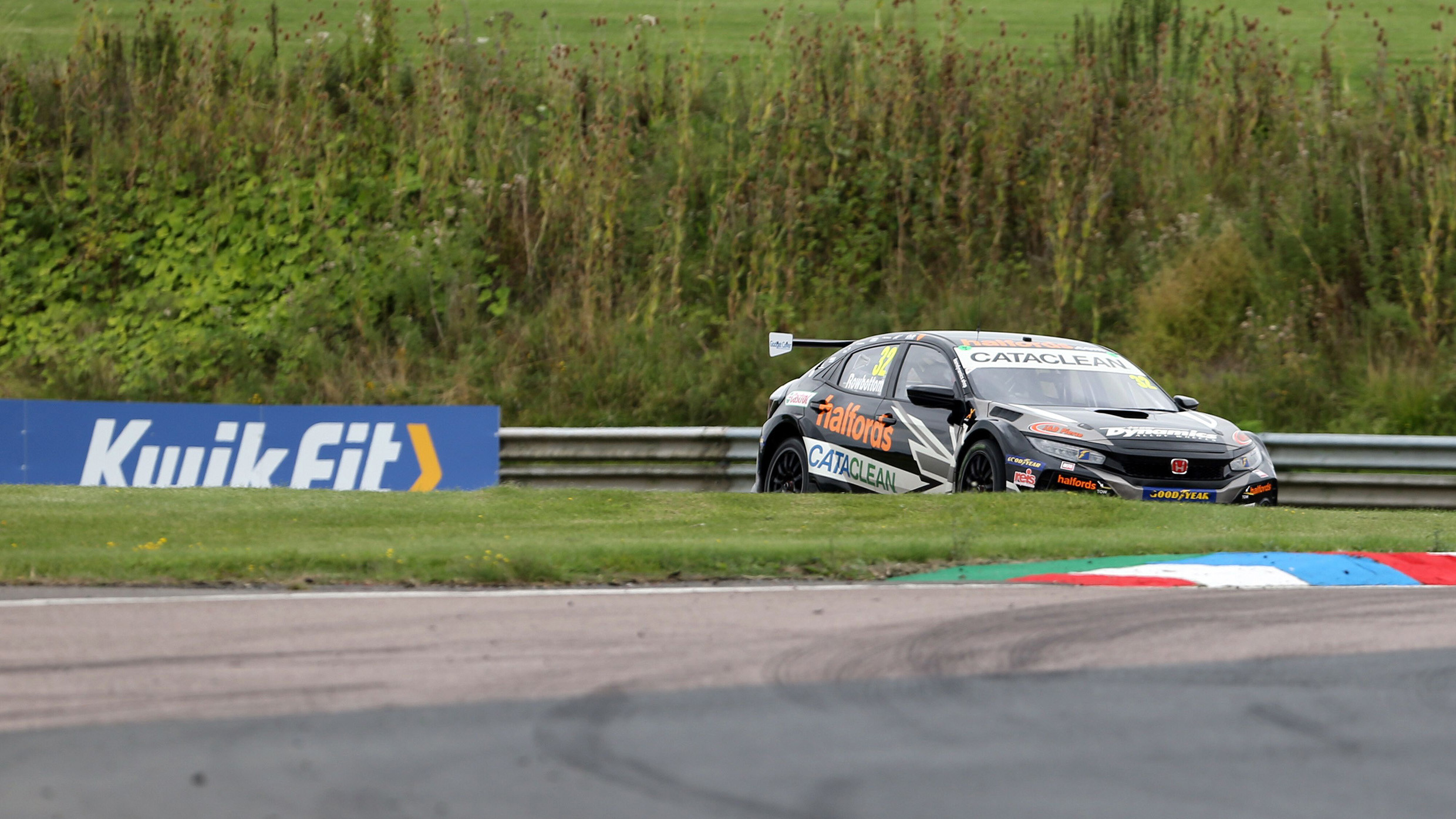 Dan Rowbottom secures Thruxton pole – TouringCarTimes