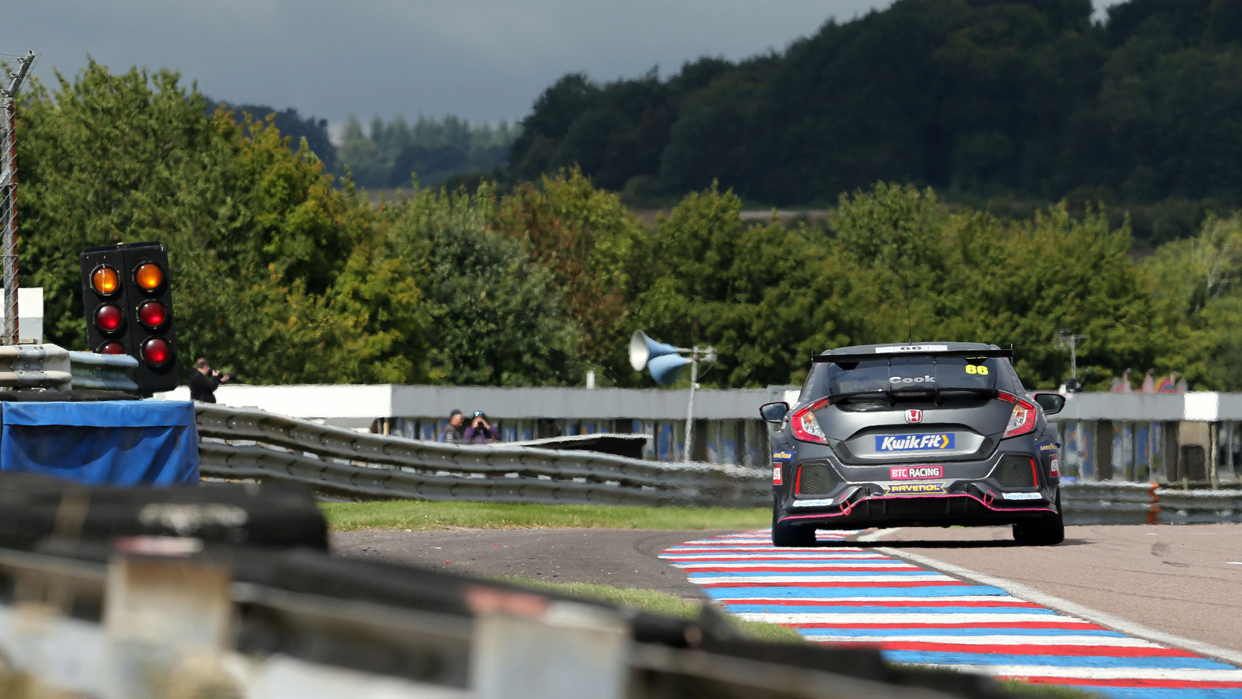 Josh Cook takes record-equalling Thruxton win – TouringCarTimes