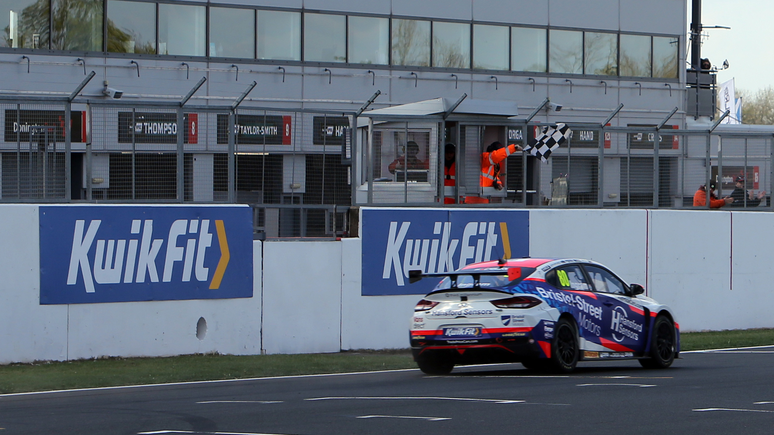 Tom Ingram takes first win of the hybrid era at Donington – TouringCarTimes