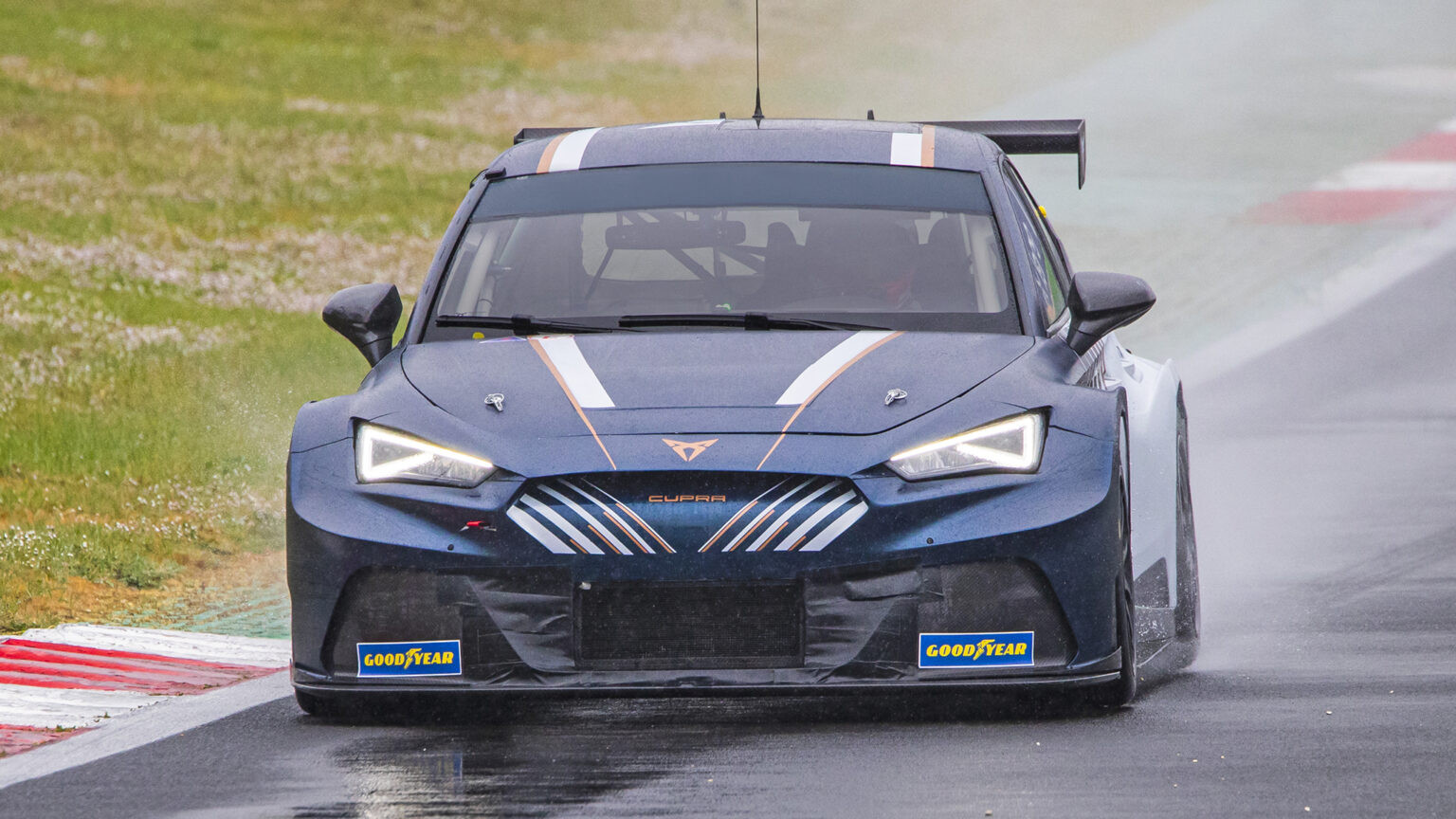 Cupra partners with EKS for the 2022 ETCR season – TouringCarTimes