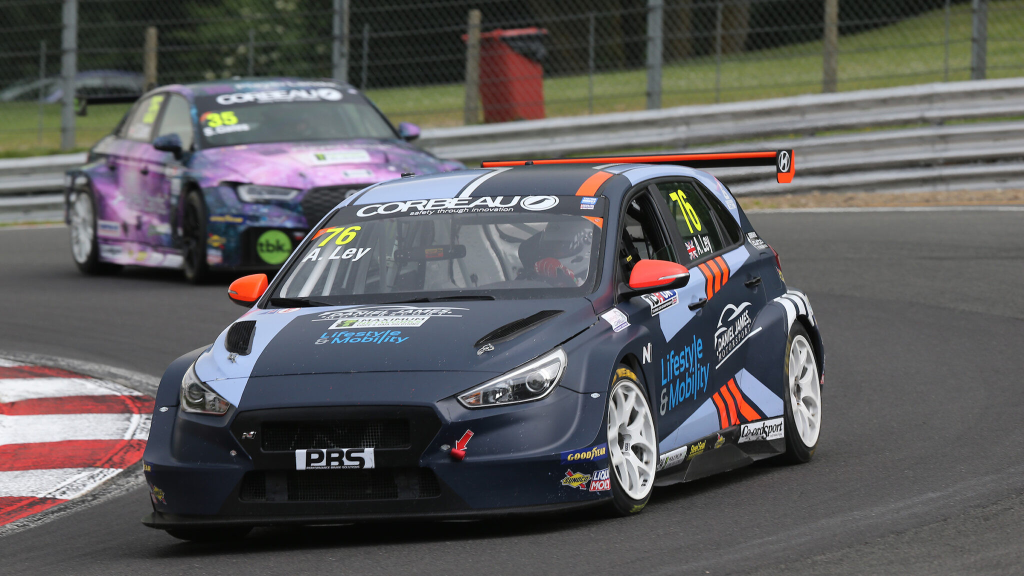 Jac Constable, Alex Ley share Sunday wins at Brands Hatch – TouringCarTimes