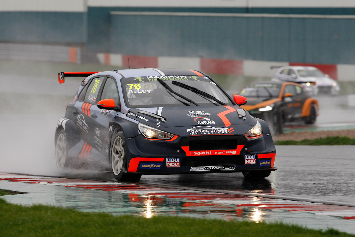 TCR UK season kicks off with Donington launch – TouringCarTimes