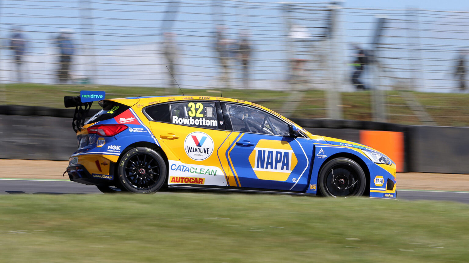PICS: BTCC teams hit the track at Brands Hatch – TouringCarTimes