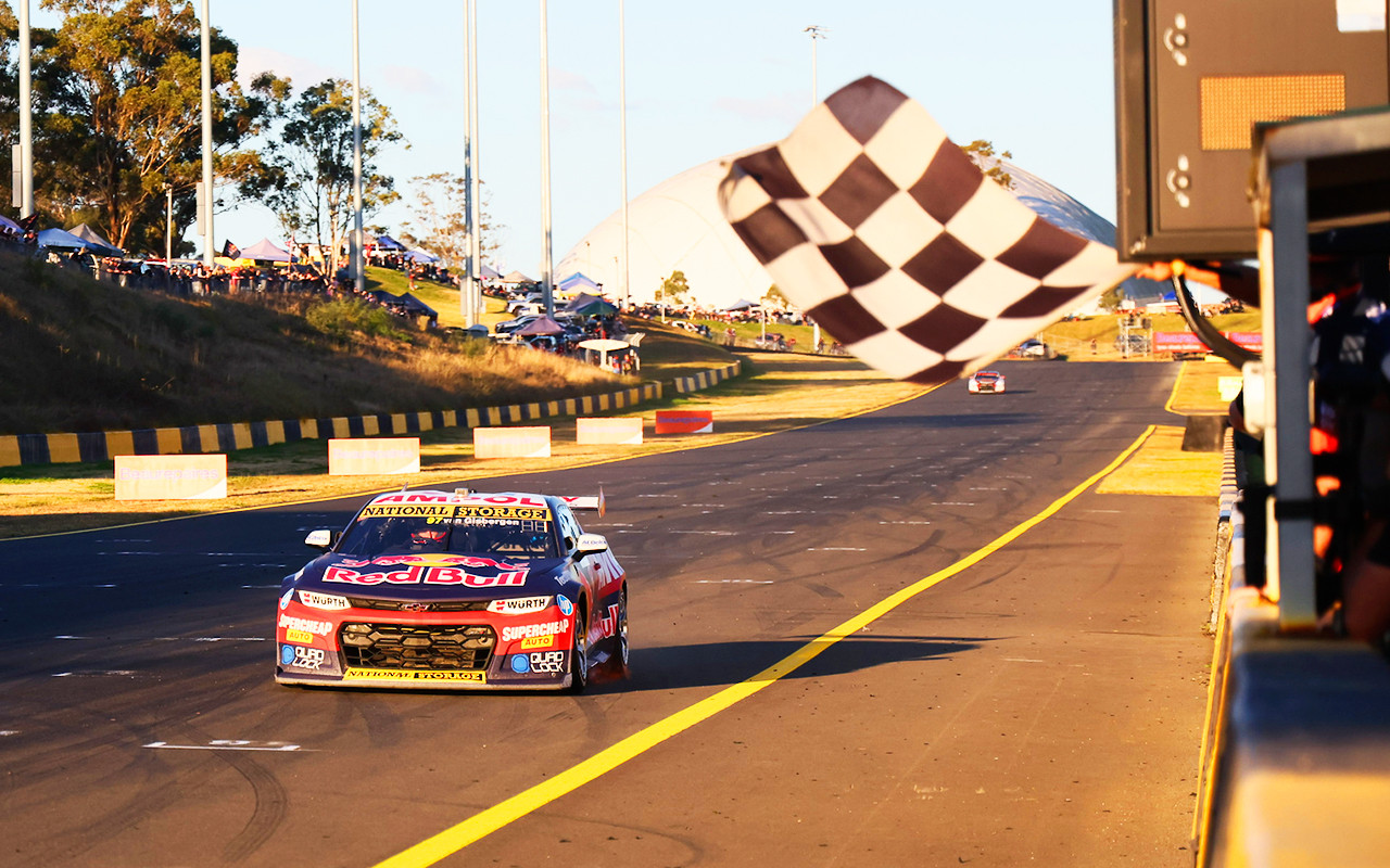 Shane van Gisbergen controls Sydney Motorsport Park finale ...
