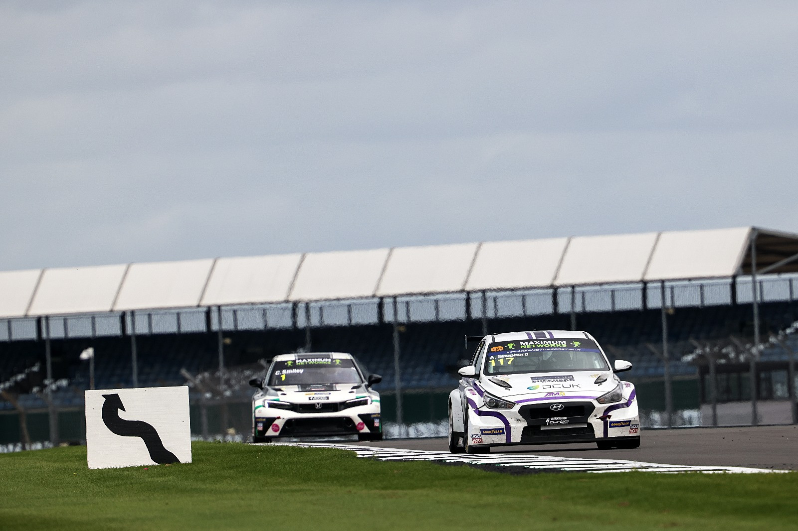 Carl Boardley, Alex Ley share Silverstone wins – TouringCarTimes
