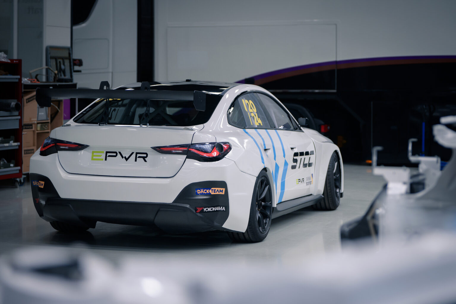 Third STCC model revealed as covers come off BMW i4 – TouringCarTimes