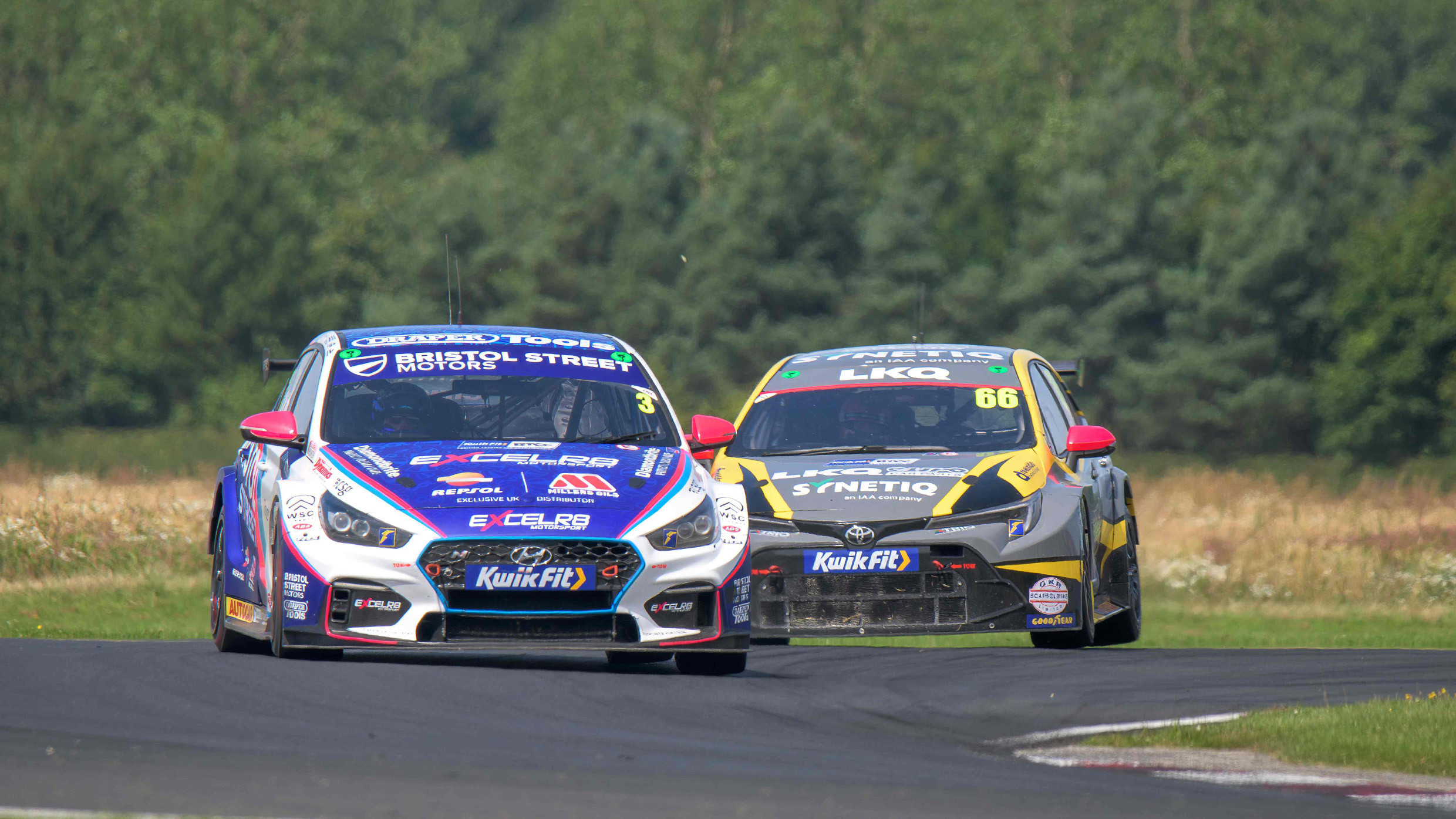 Tom Chilton reigns supreme in Croft finale – TouringCarTimes