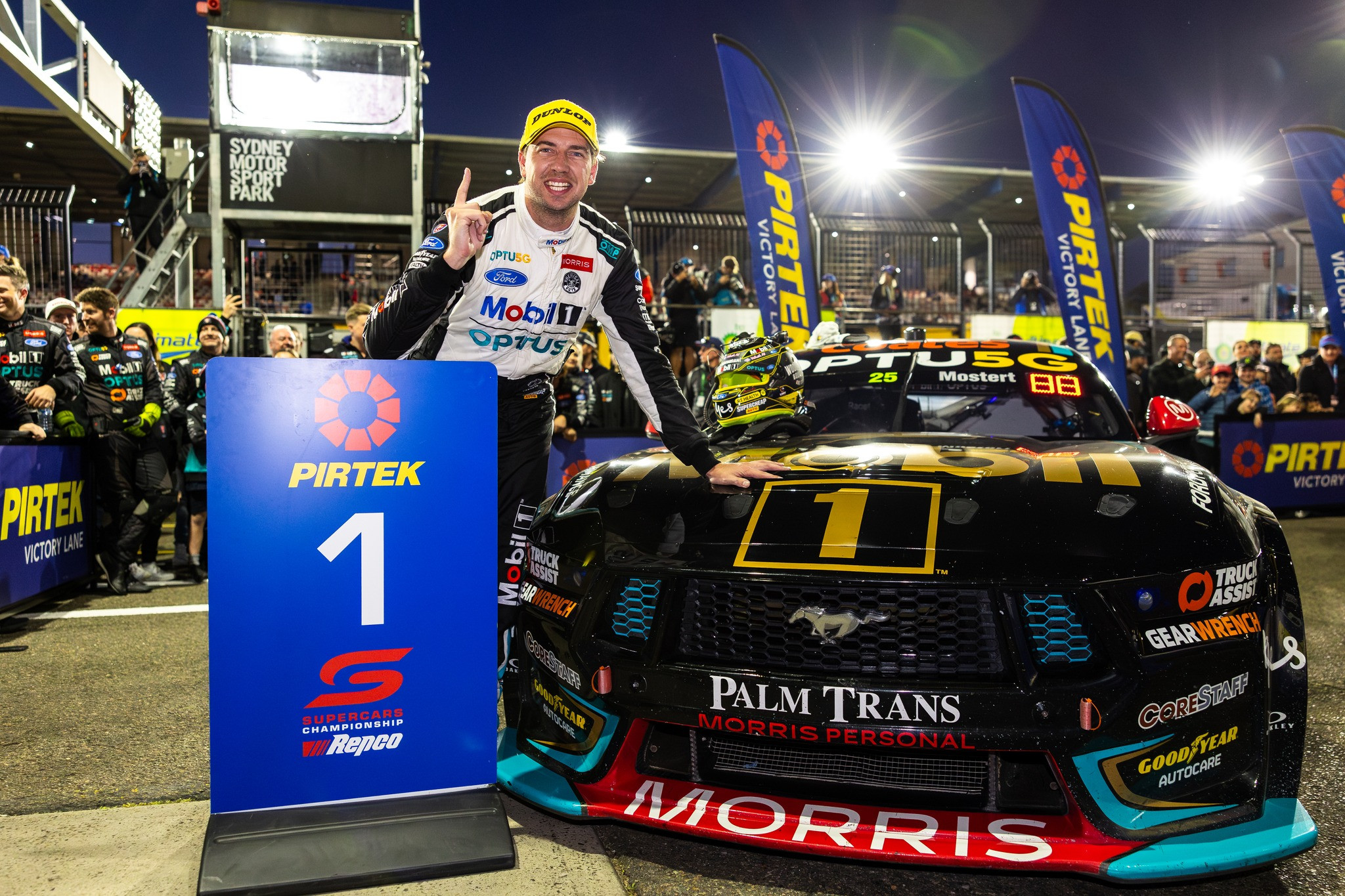 Chaz Mostert claims double victory in Sydney night races – TouringCarTimes
