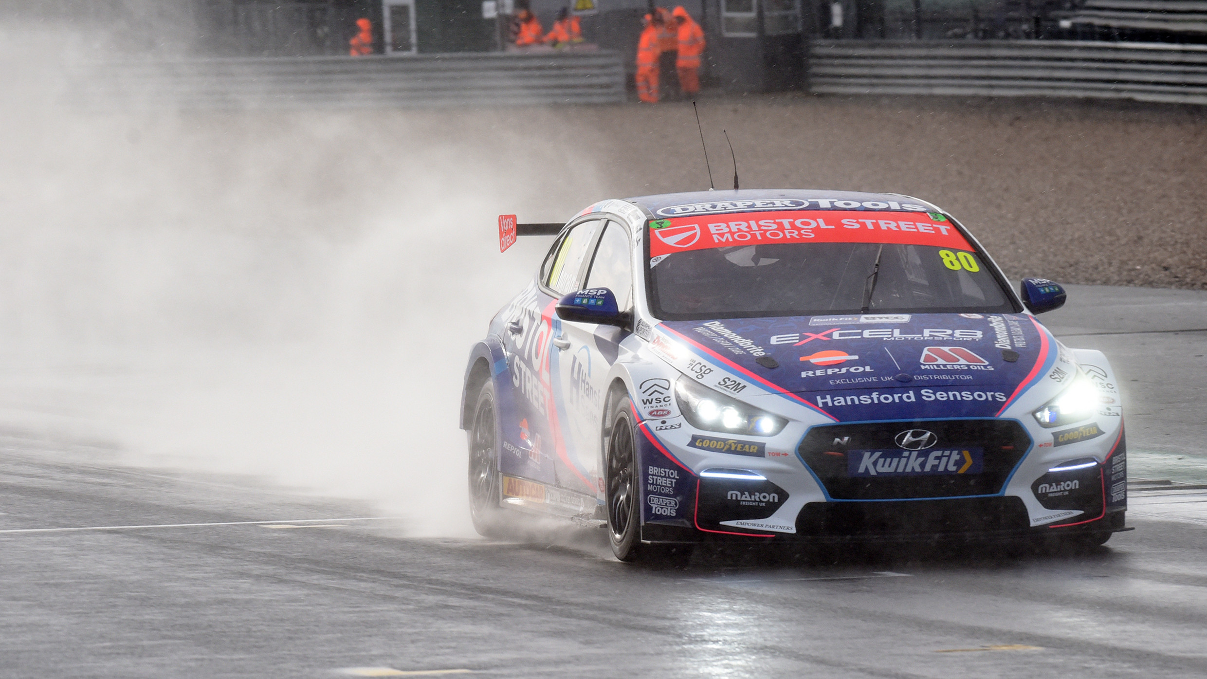 Tom Ingram holds off Jake Hill to win Silverstone opener – TouringCarTimes