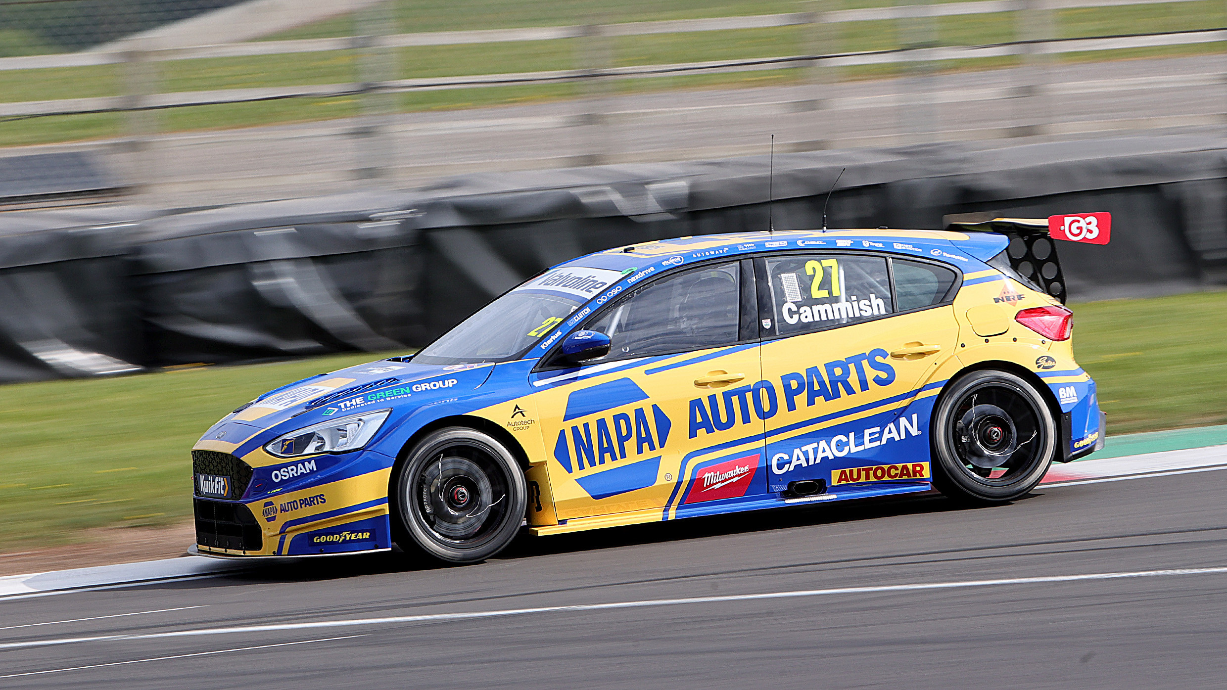Dan Cammish charges to BTCC pole position at Donington Park ...