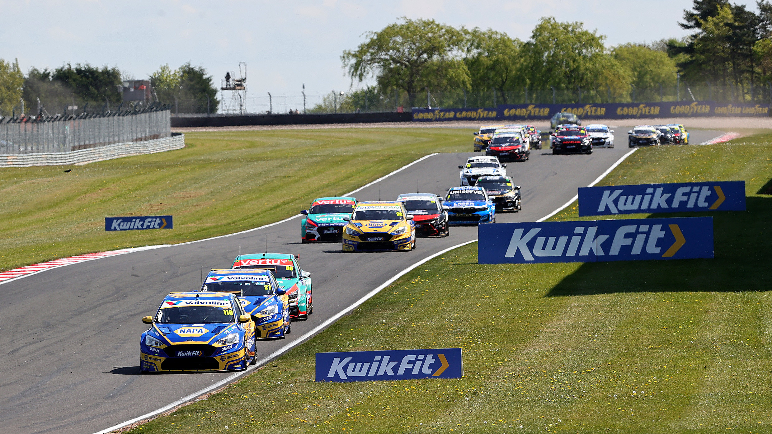 Ash Sutton holds off Tom Ingram to win BTCC curtain-raiser ...