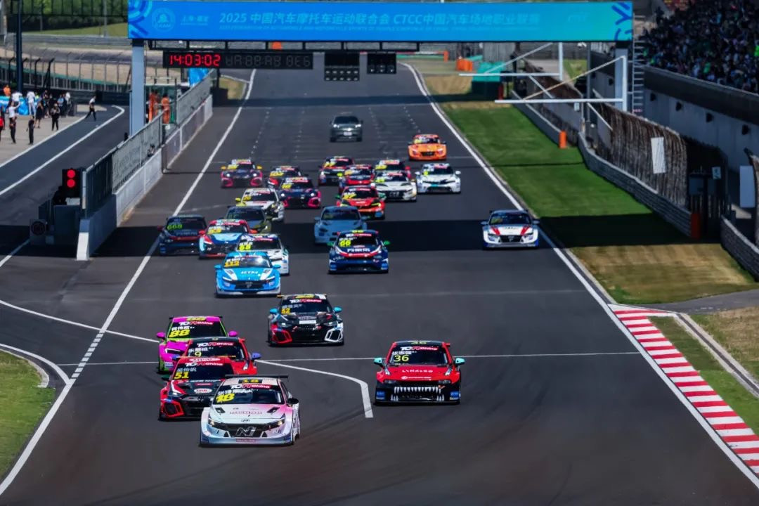 Zhang Zhen Dong sweeps TCR China premiere in Shanghai – TouringCarTimes